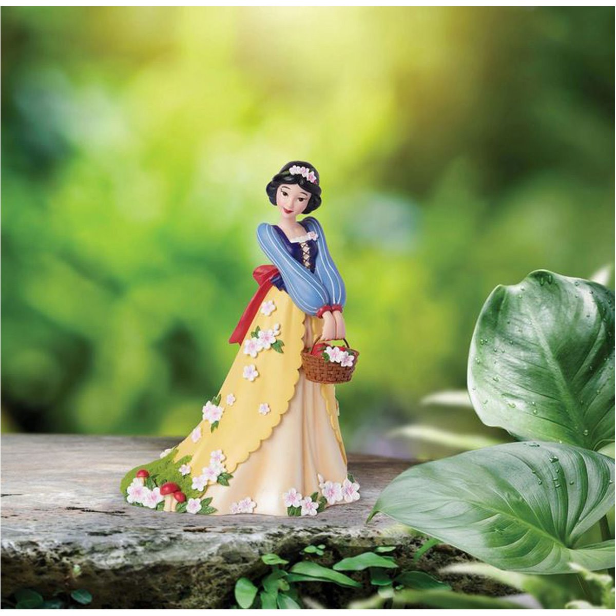 Disney Showcase Snow White Botanical Statue